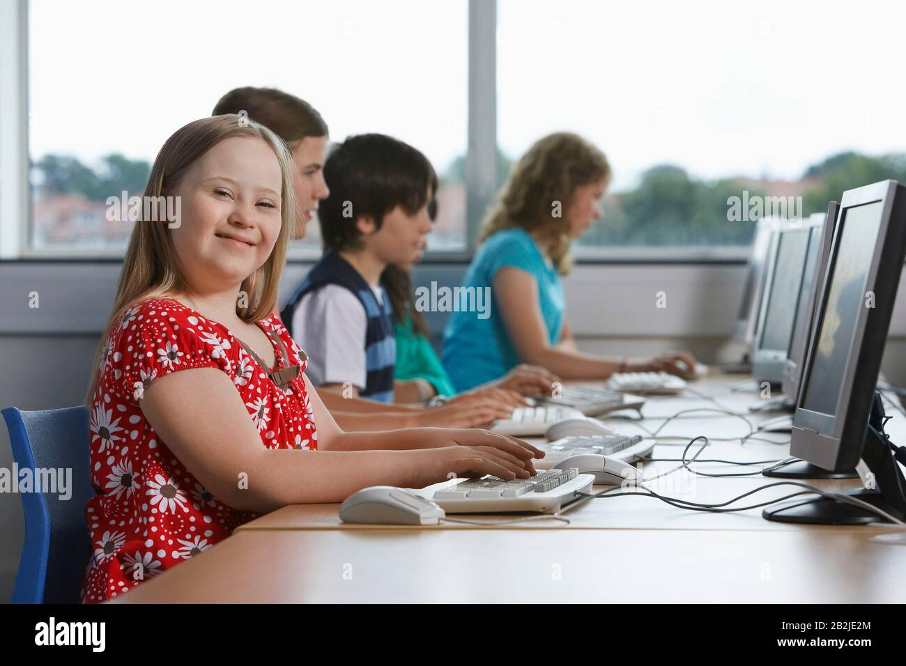 Computer lab children hi-res stock photography and images - Alamy