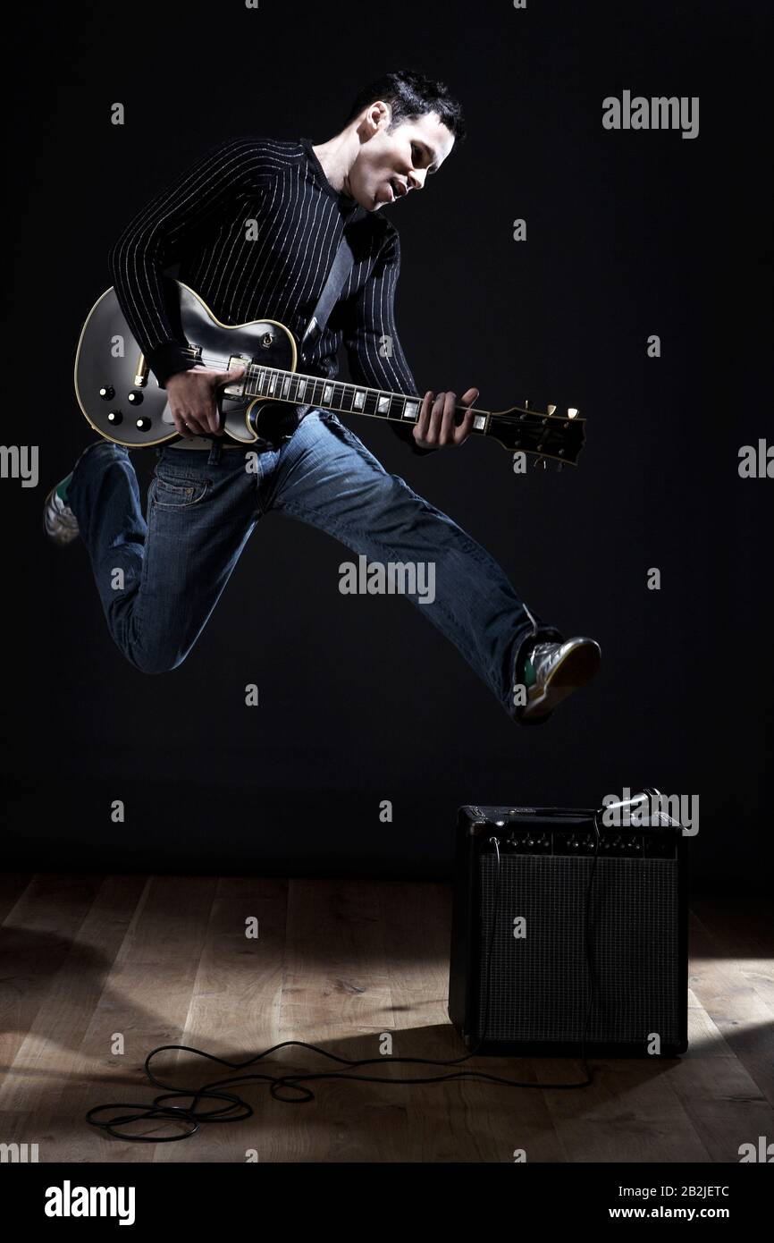Jumping on stage hi-res stock photography and images - Alamy