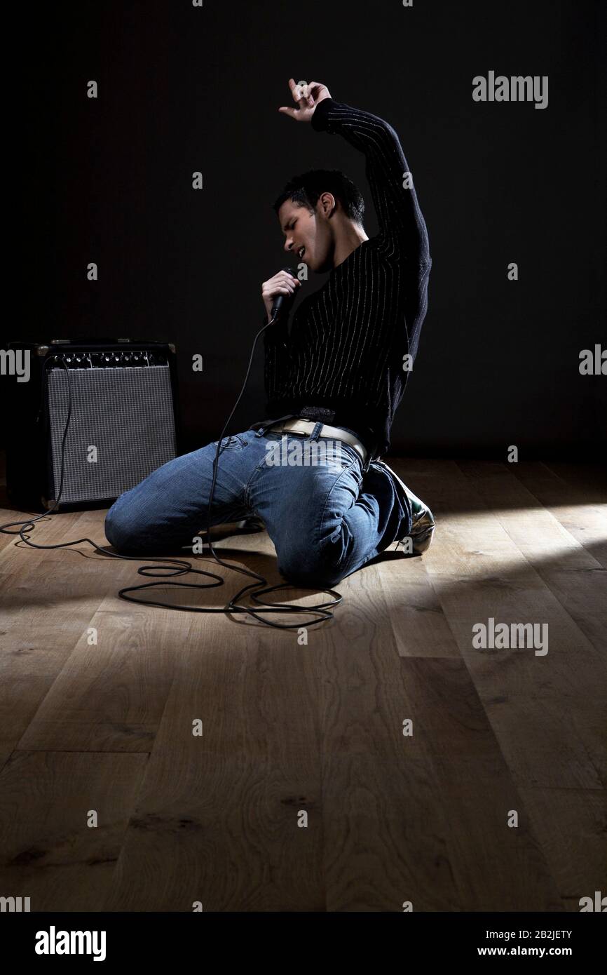 Singing arms raised gesturing hi-res stock photography and images - Alamy