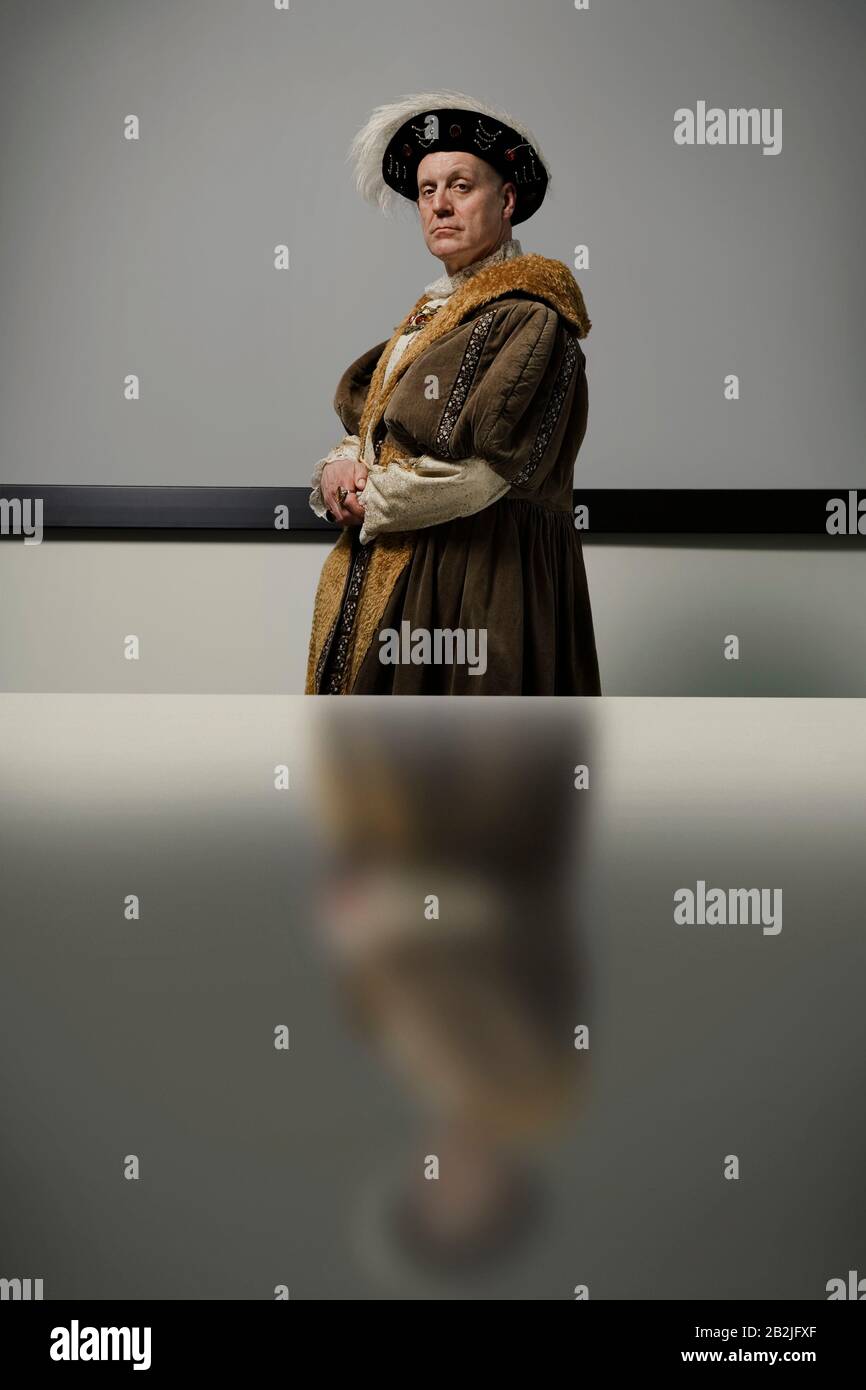 Henry viii portrait standing hi-res stock photography and images - Alamy
