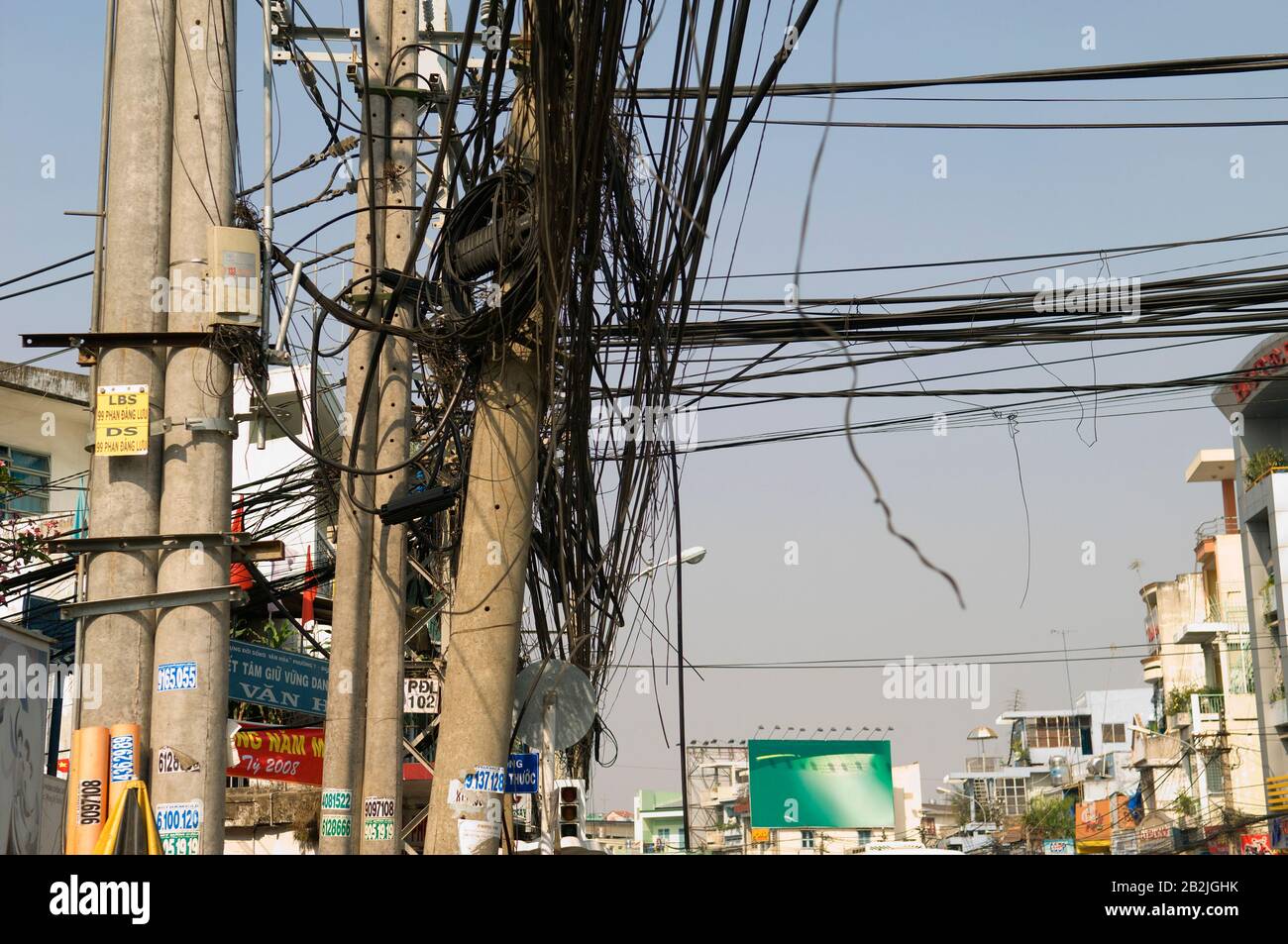 Tangled mess utility wires hi-res stock photography and images - Alamy