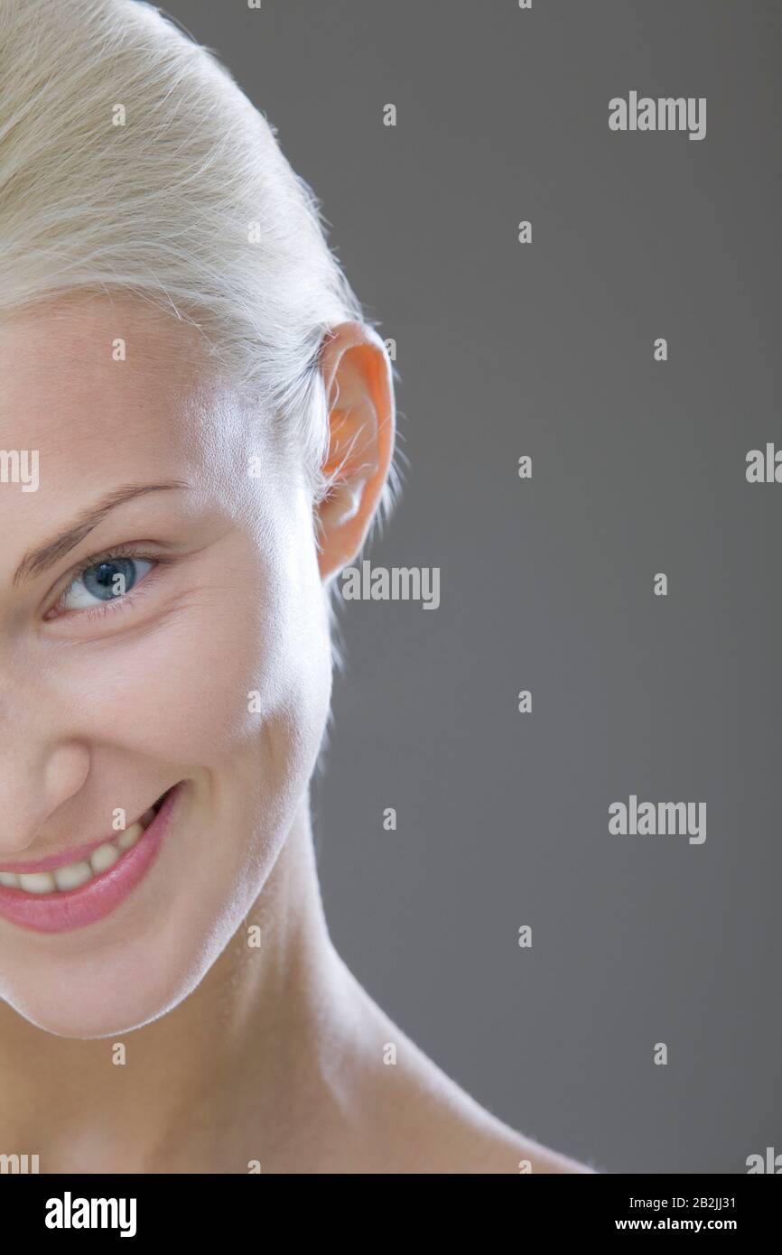 Smiling headshot hi-res stock photography and images - Alamy