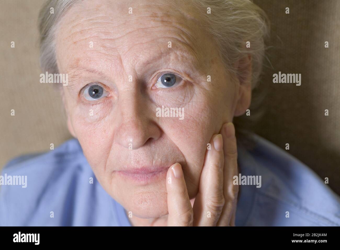 Old lady blue eyes grey hair hi-res stock photography and images - Alamy