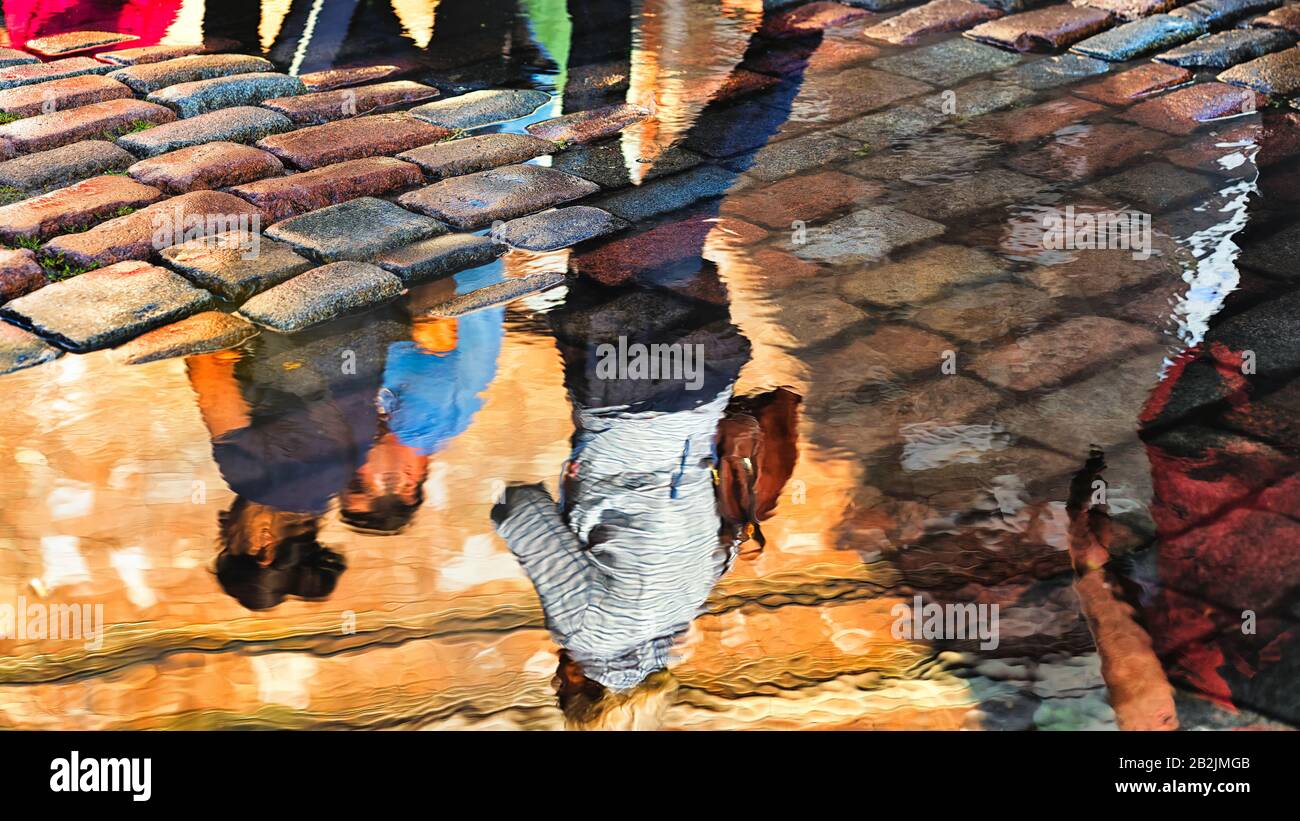 Wet pavement reflected building hi-res stock photography and images - Alamy