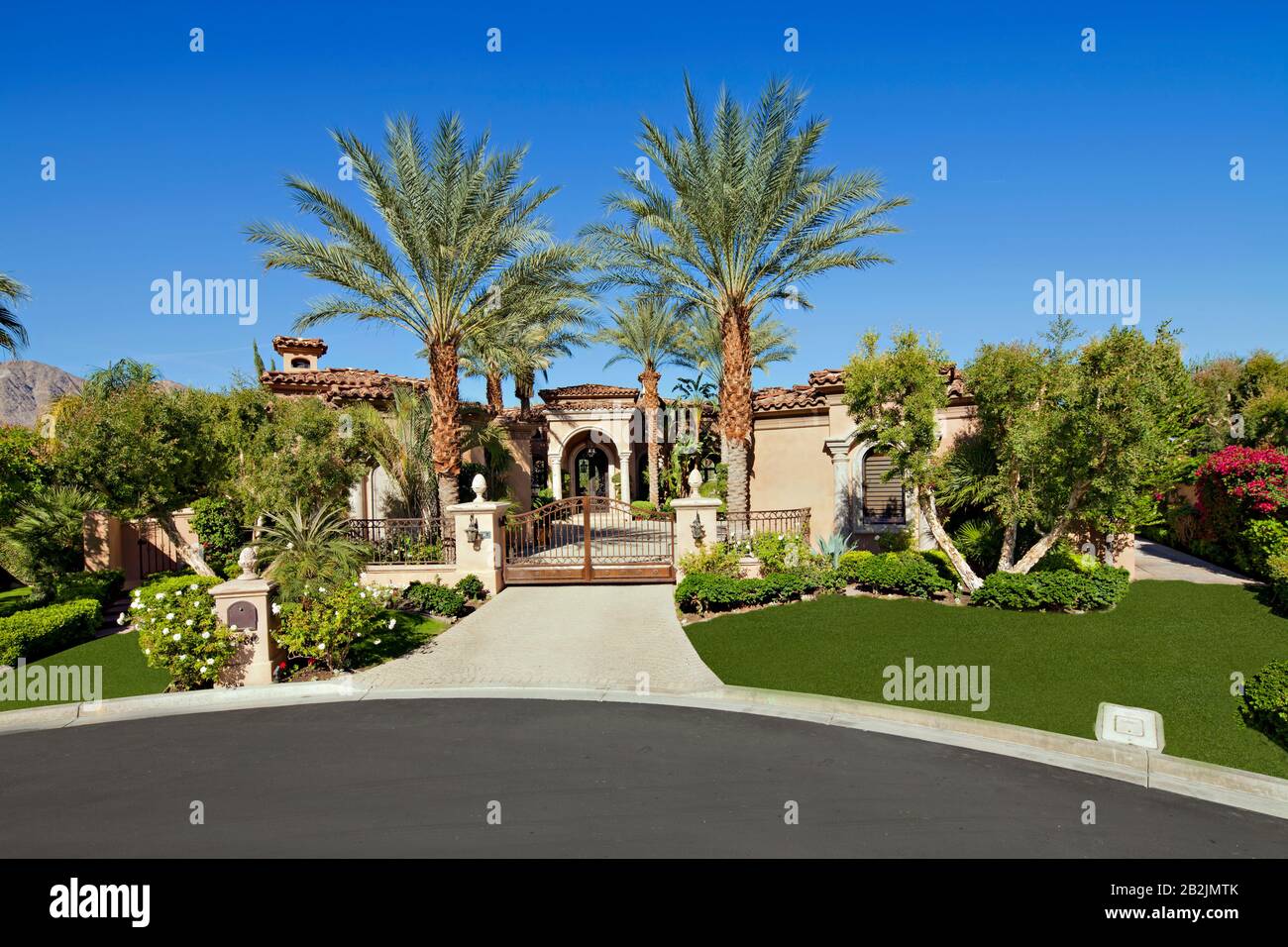 Entrance gate of luxury villa Stock Photo - Alamy