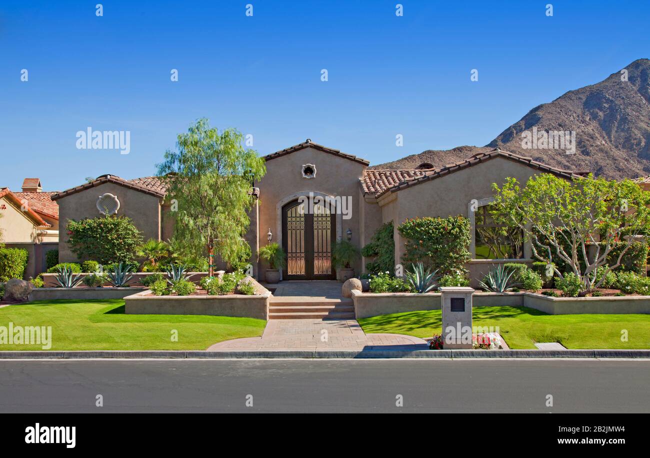 Entrance to manor house hi-res stock photography and images - Alamy