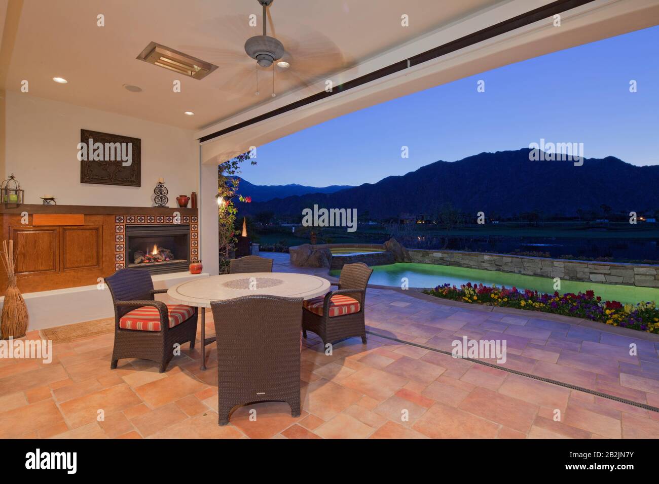 Manor swimming pool hi-res stock photography and images - Alamy