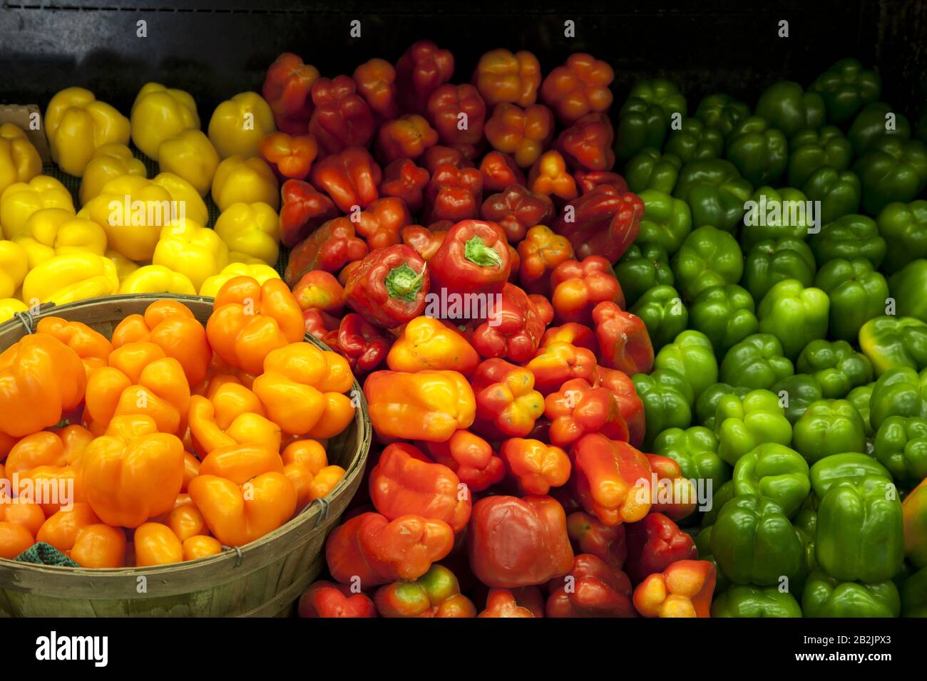 Multicolored bell peppers hi-res stock photography and images - Alamy