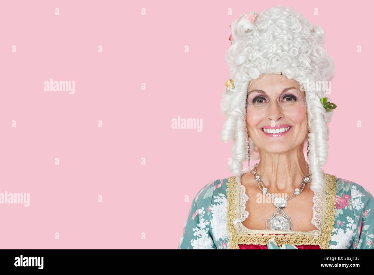 Pink portrait of the queen hi-res stock photography and images - Alamy
