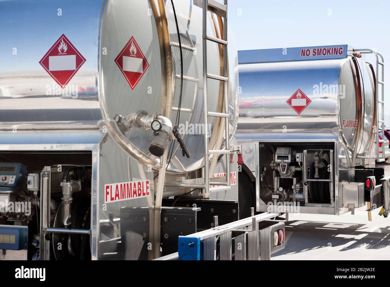 Motor tankers hi-res stock photography and images - Alamy