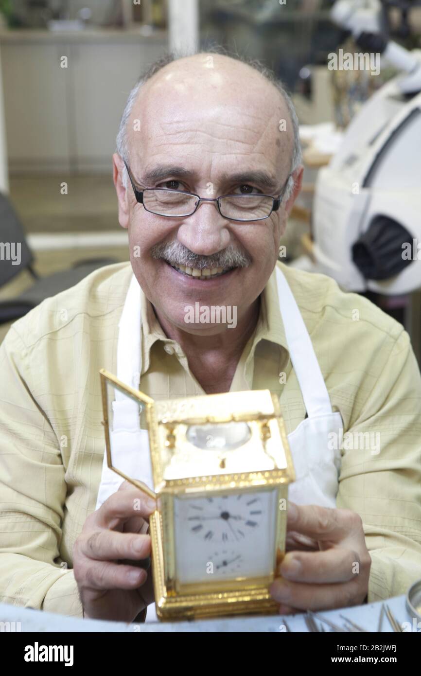 Clock repair shop hi-res stock photography and images - Alamy