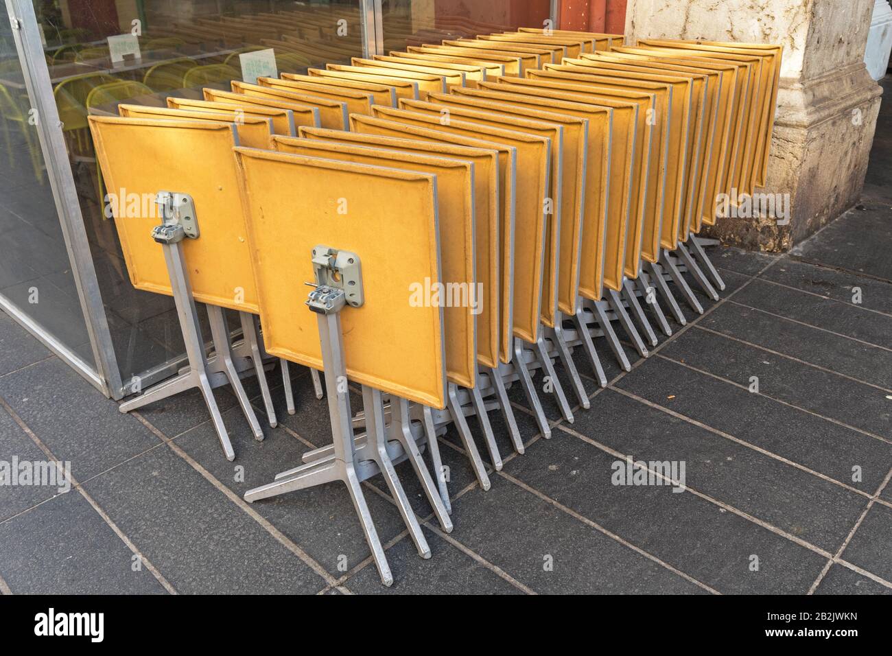 Yellow tables hi-res stock photography and images - Alamy