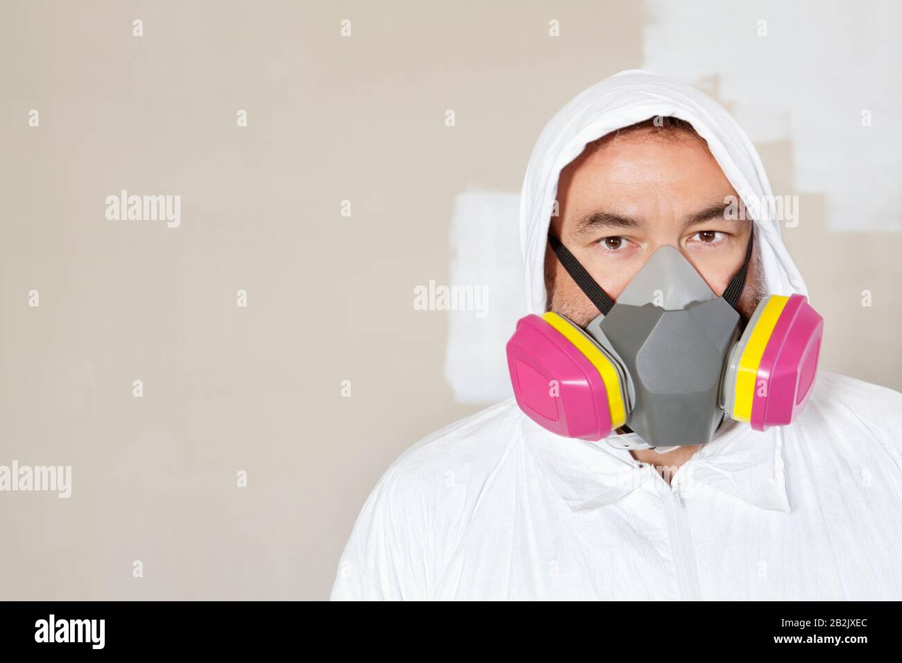 Worker wearing dust mask hi-res stock photography and images - Alamy