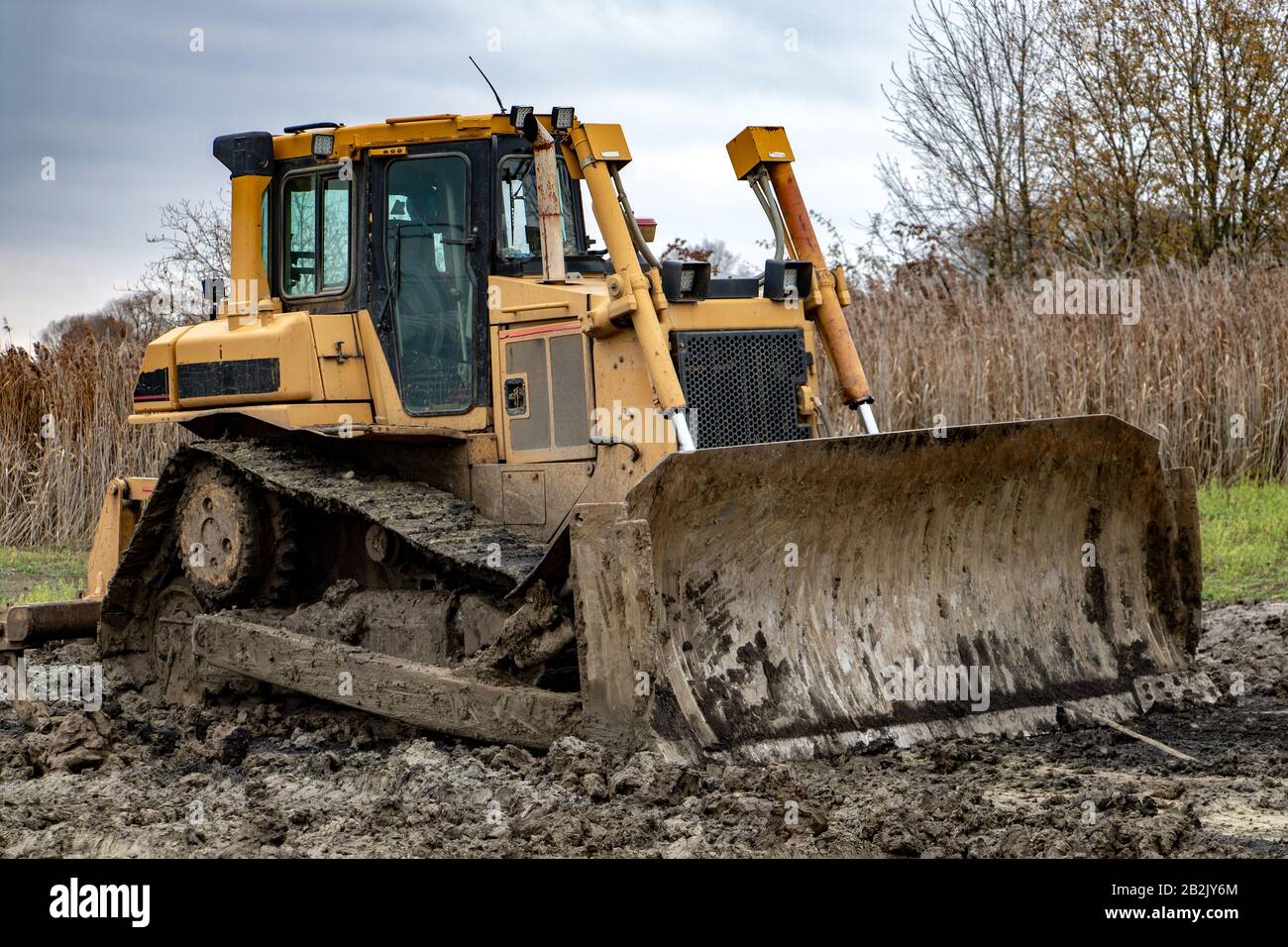 Buldozer work hi-res stock photography and images - Alamy