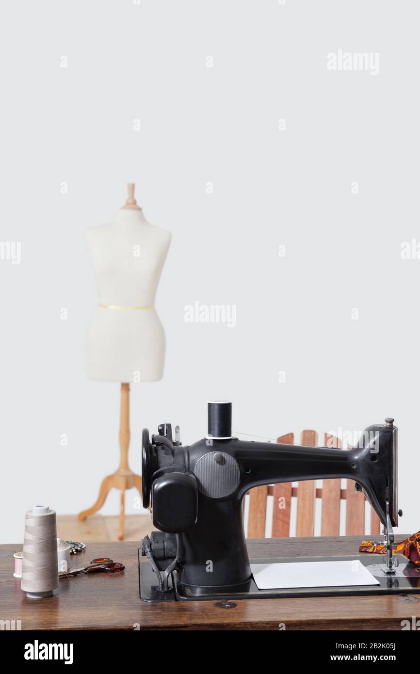 Tailors dummy cutout hi-res stock photography and images - Alamy