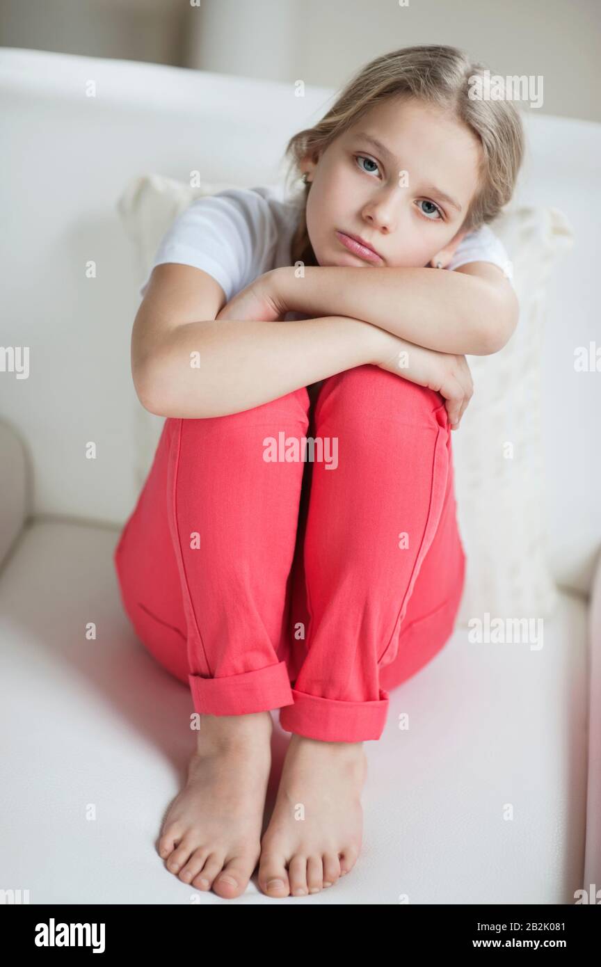 Pre teen girl sad sitting on hi-res stock photography and images - Alamy