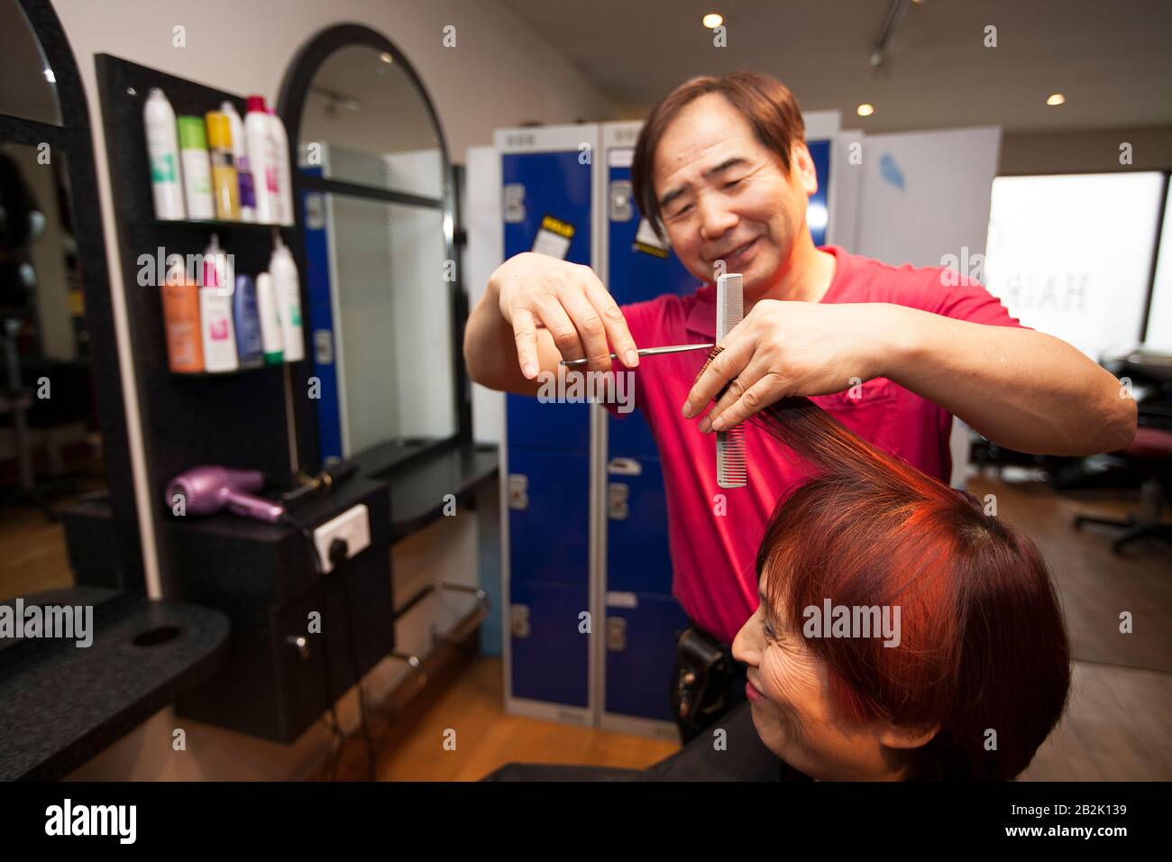 Chinese woman hairdressers hi-res stock photography and images - Alamy