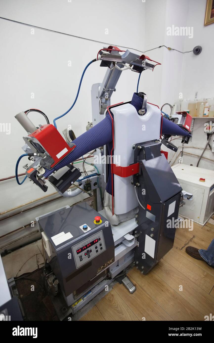 Laundry dummy machine at Laundromat Stock Photo - Alamy