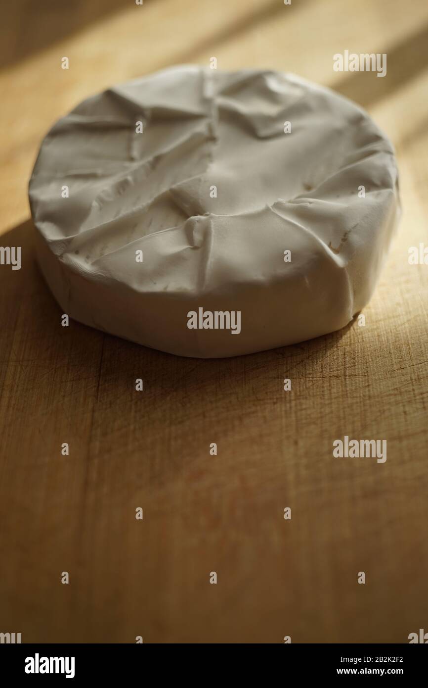 Round camembert cheese hi-res stock photography and images - Alamy