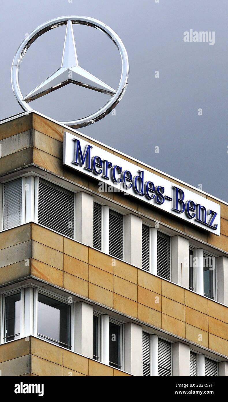 Mercedes benz headquarters hi-res stock photography and images - Alamy