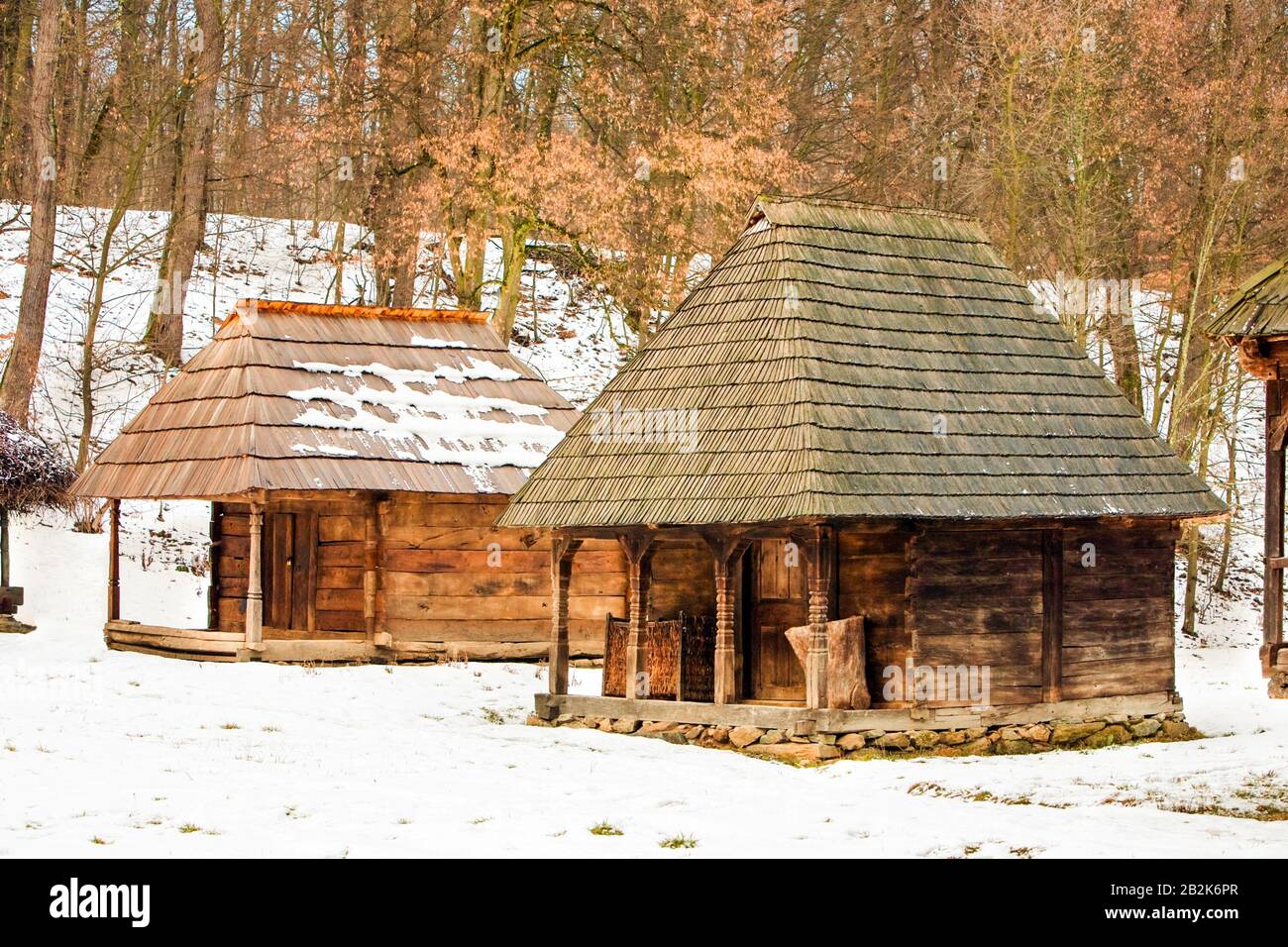 Traditional Romanian Wood Huts In Winter Scenario Stock Photo - Alamy