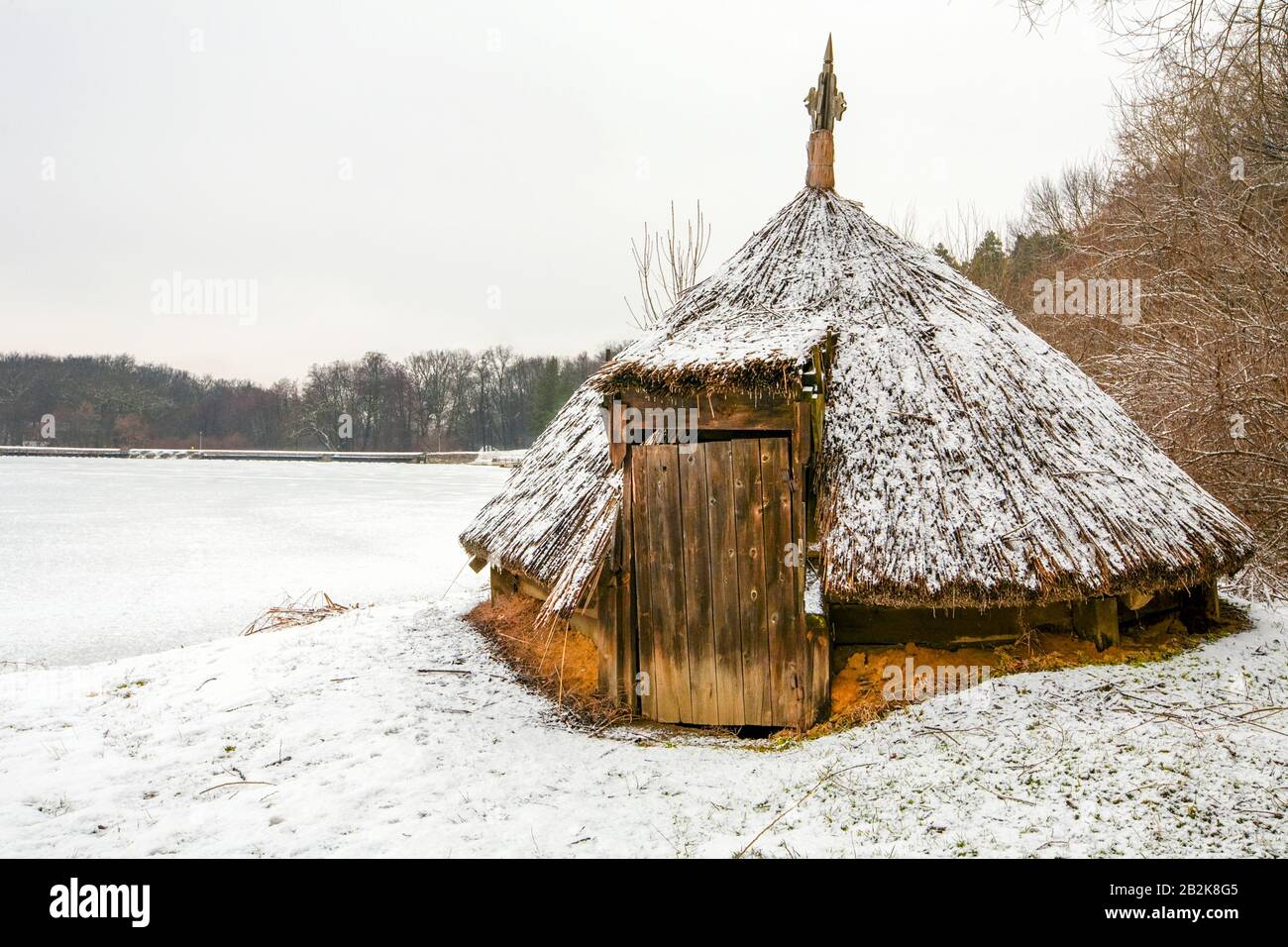 Romanian Traditional Wood Hut Covered With Reed Stock Photo - Alamy