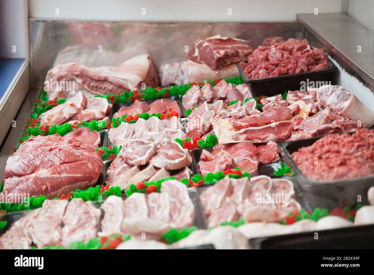 Trays of meat hi-res stock photography and images - Alamy