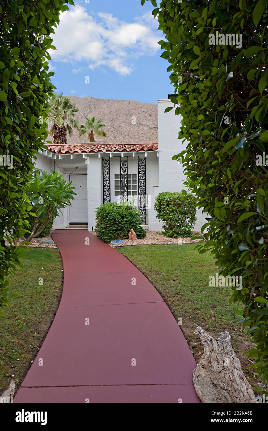Path through hedge leading to bungalow Stock Photo - Alamy