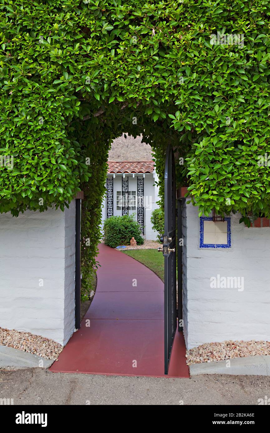 Open gate leading path open hi-res stock photography and images - Alamy
