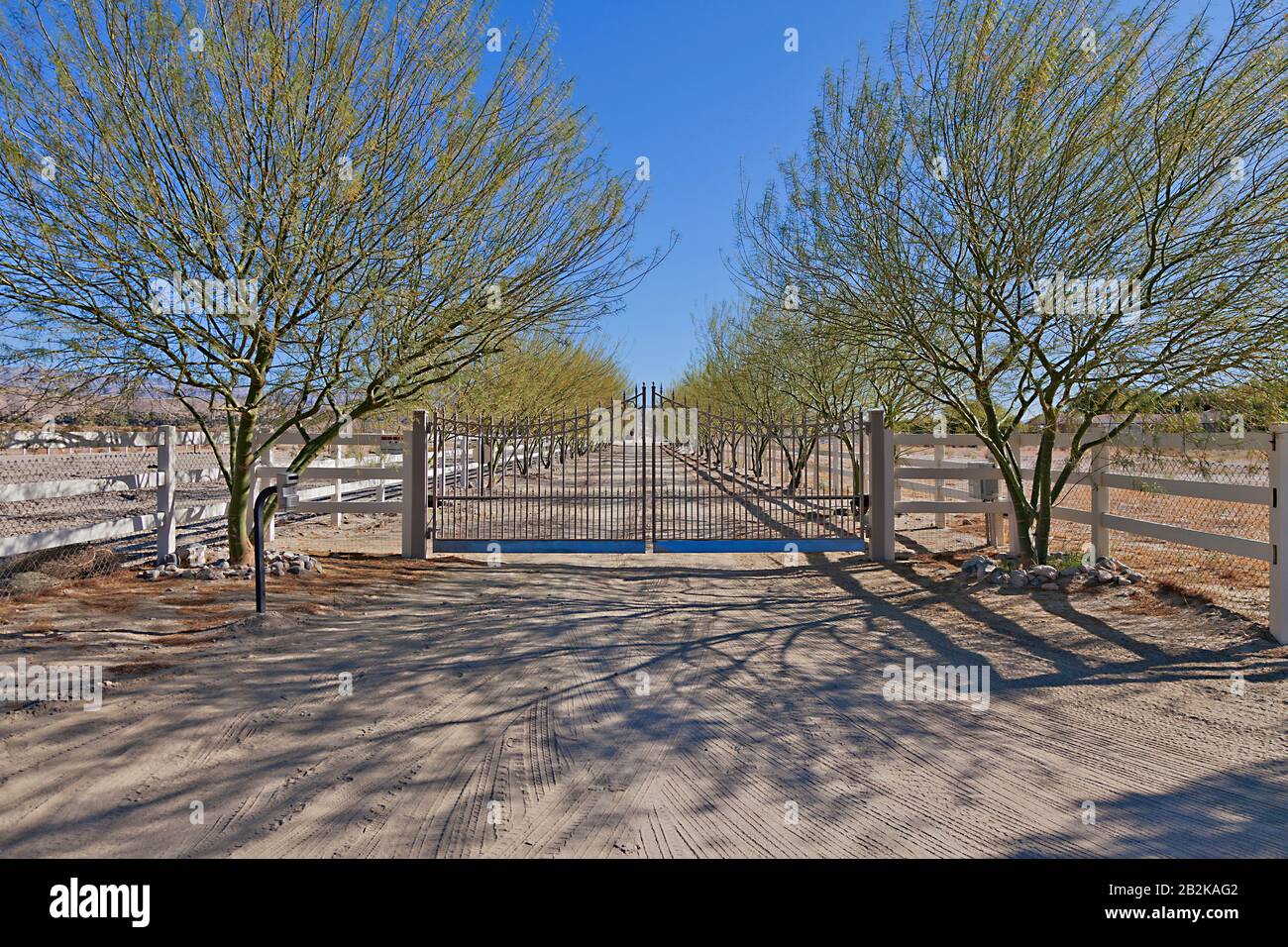 Ranch gate road hi-res stock photography and images - Alamy