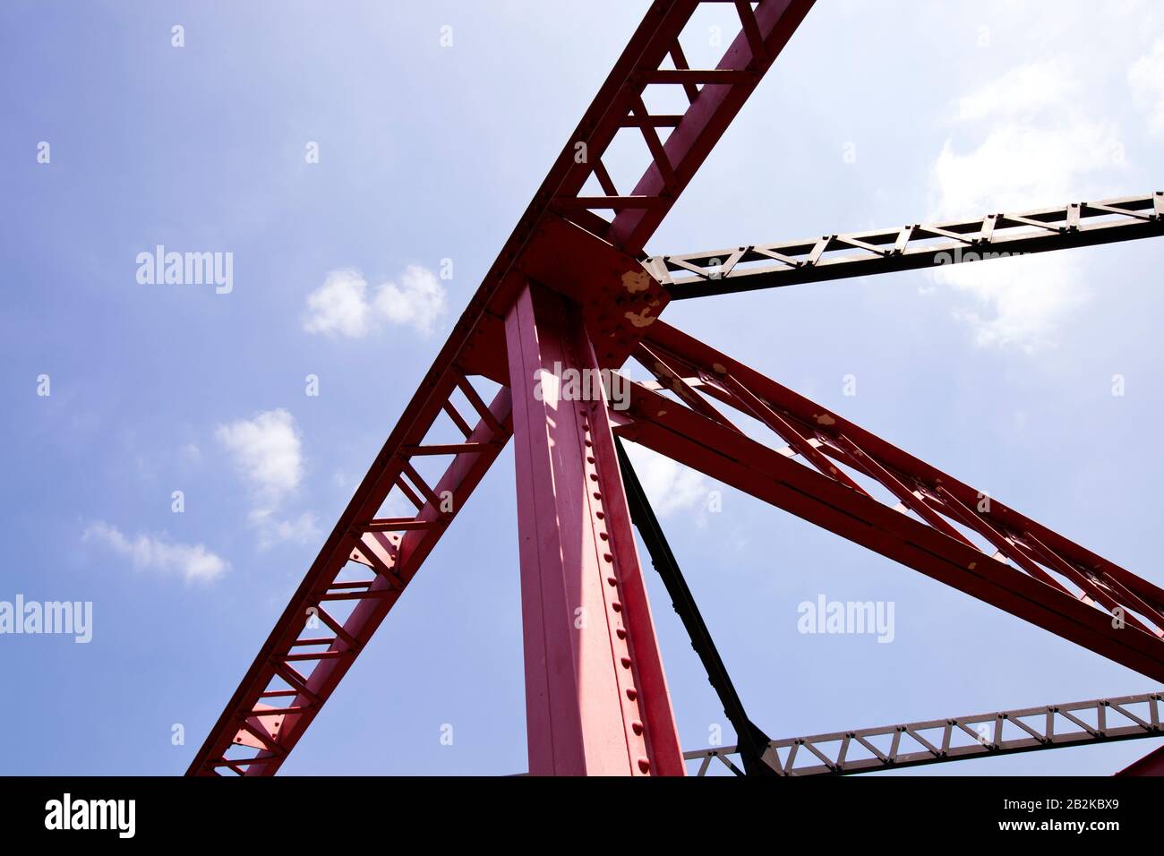 Red construction crane hi-res stock photography and images - Alamy
