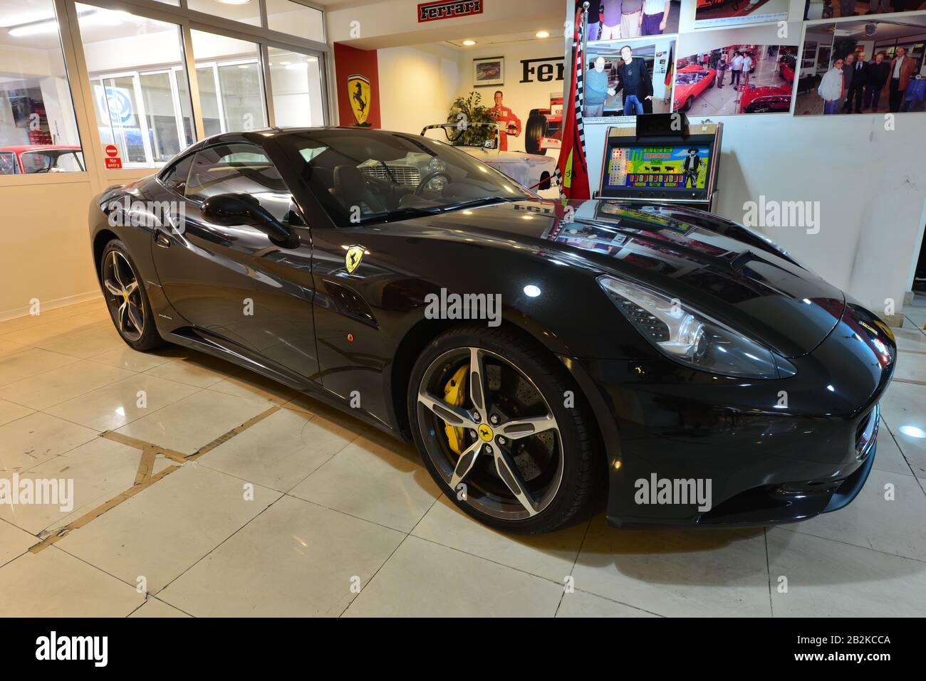 A black Ferrari Stock Photo - Alamy