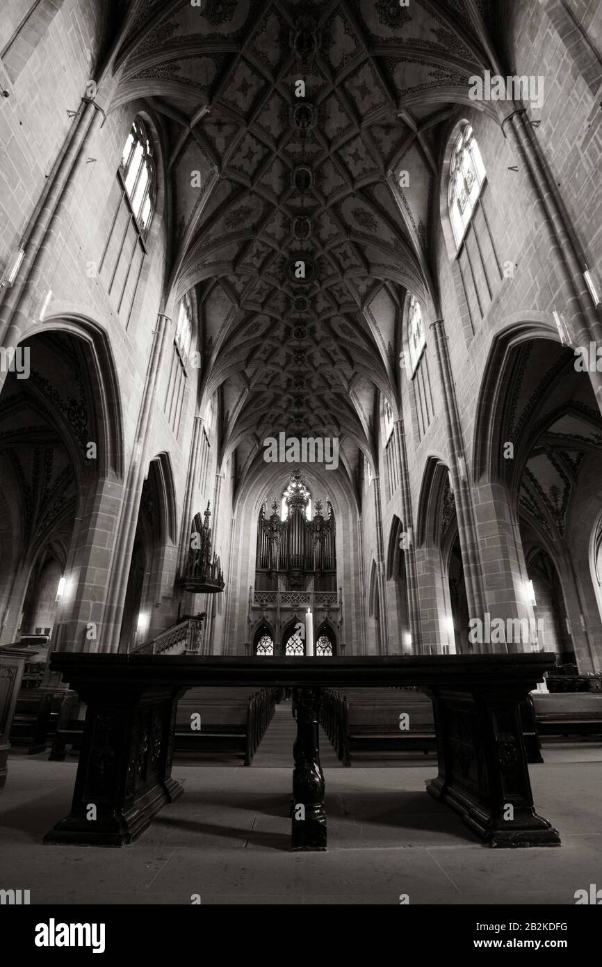 White cathedral interior hi-res stock photography and images - Alamy