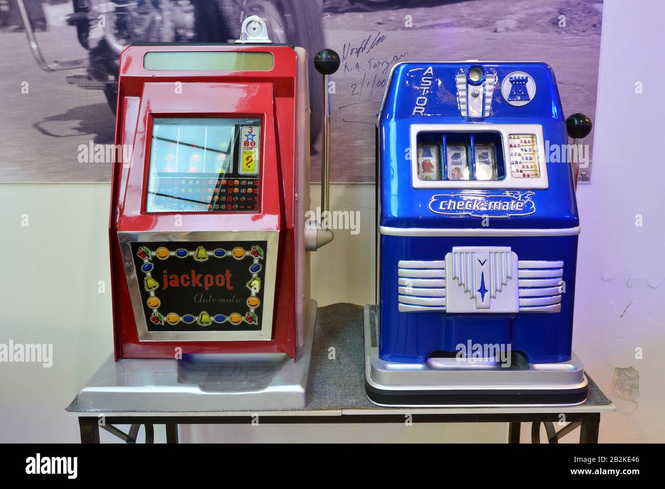 Vintage slot machines hi-res stock photography and images - Alamy