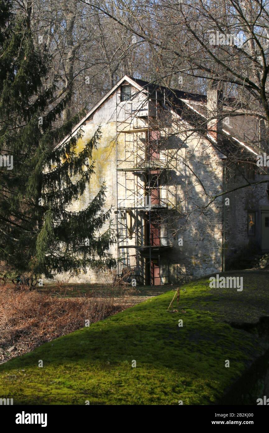 Fix up house hi-res stock photography and images - Alamy