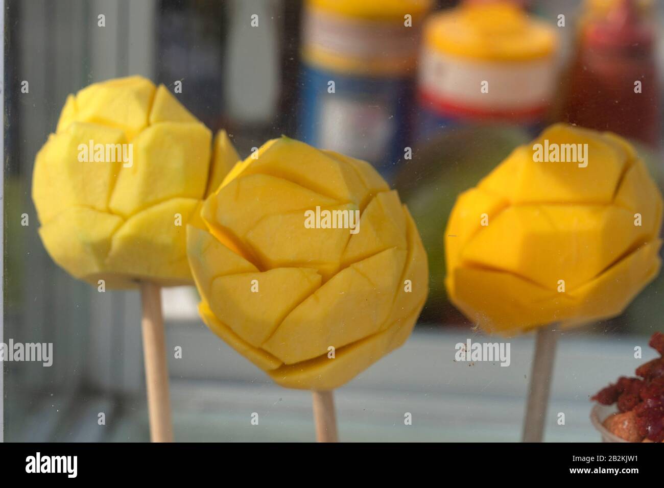 How To Cut A Mango On A Stick