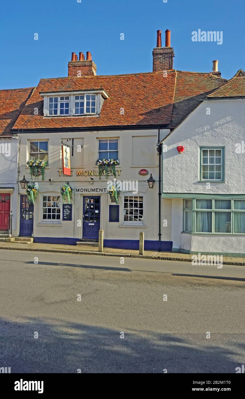 The monument pub hi-res stock photography and images - Alamy