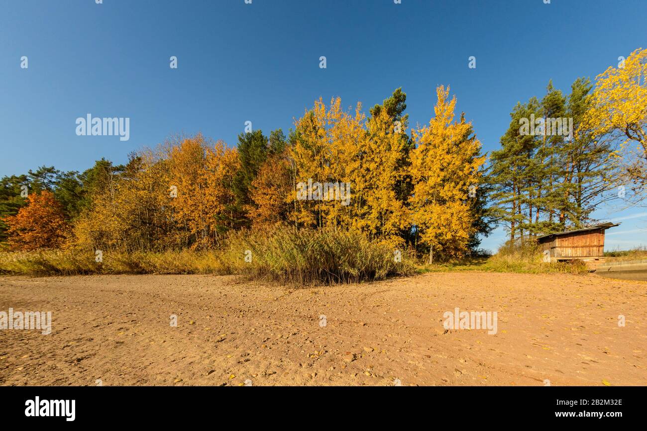 Empty pond hi-res stock photography and images - Alamy