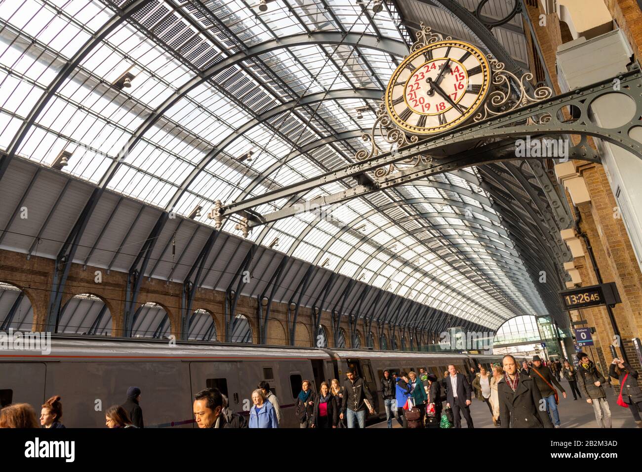 Kings cross station inside hi-res stock photography and images - Alamy