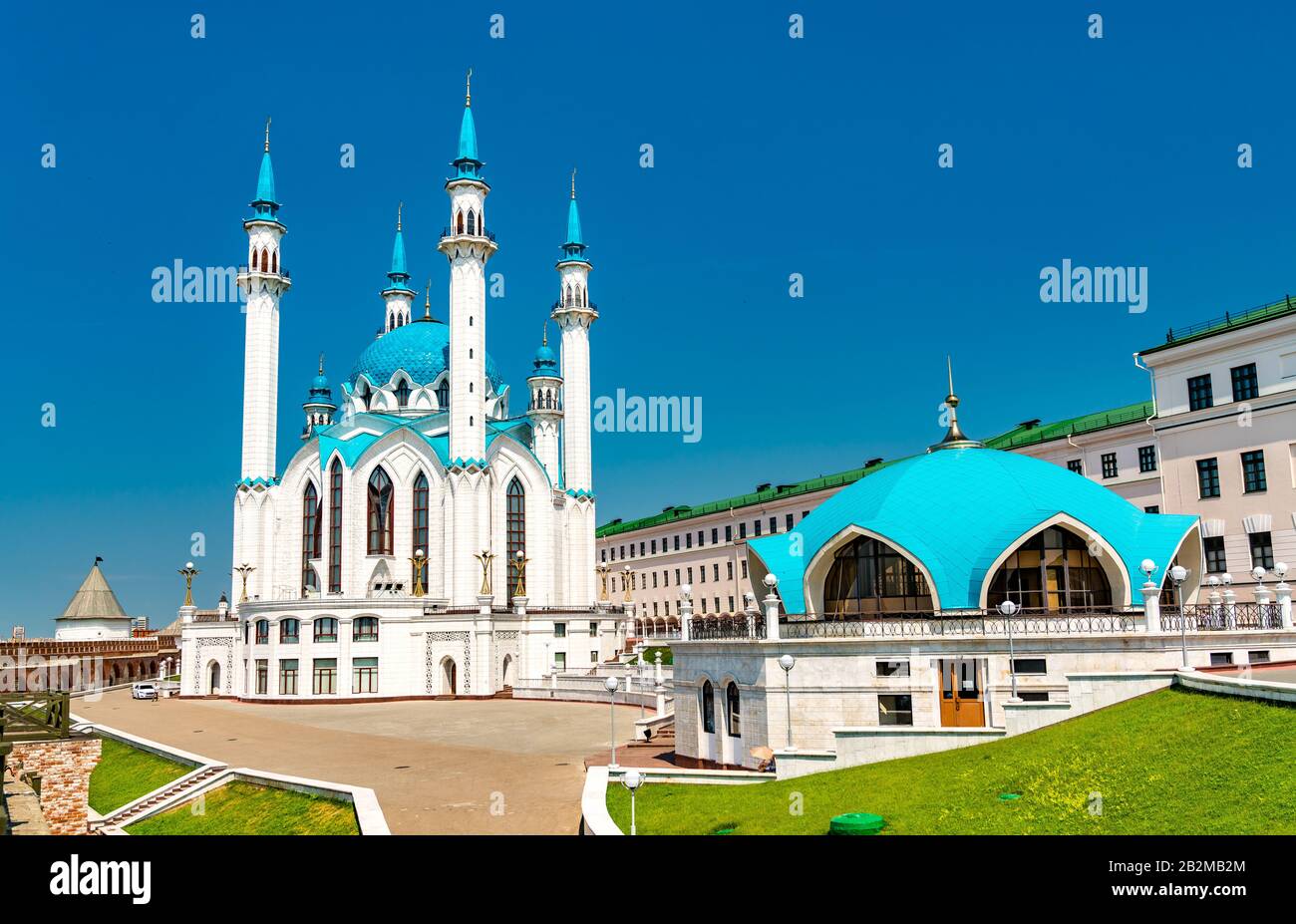 Famous blue mosque sunny hi-res stock photography and images - Alamy