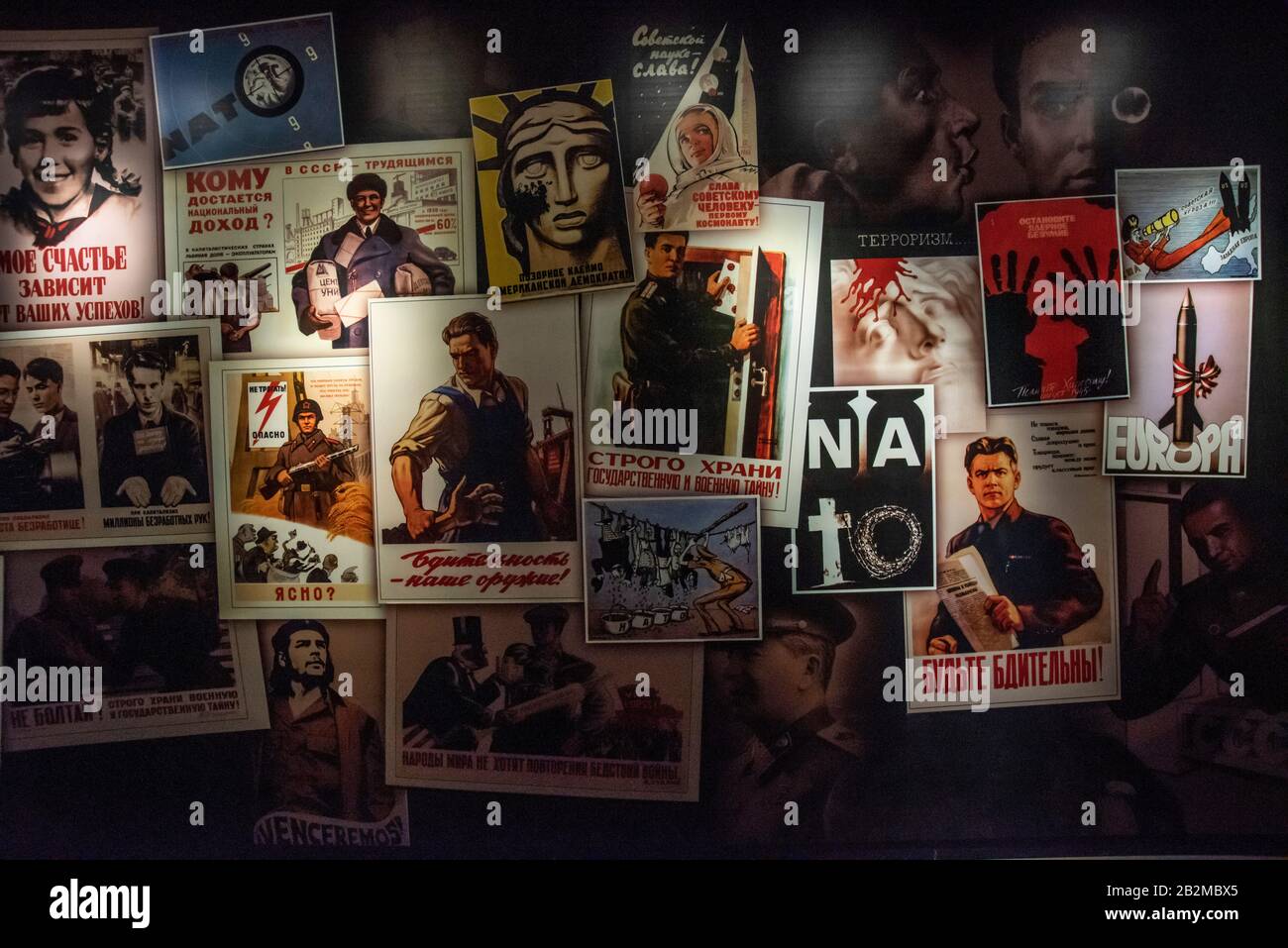 Soviet propaganda posters hi-res stock photography and images - Alamy