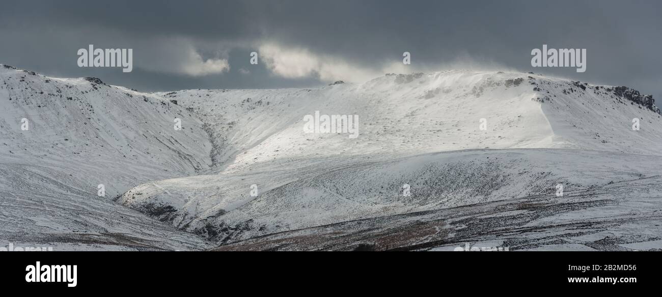 Fairbrook Clough and Fairbrook Naze in winter, Kinder Scout National ...