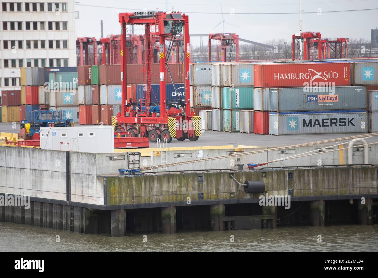Container terminal gate hi-res stock photography and images - Alamy