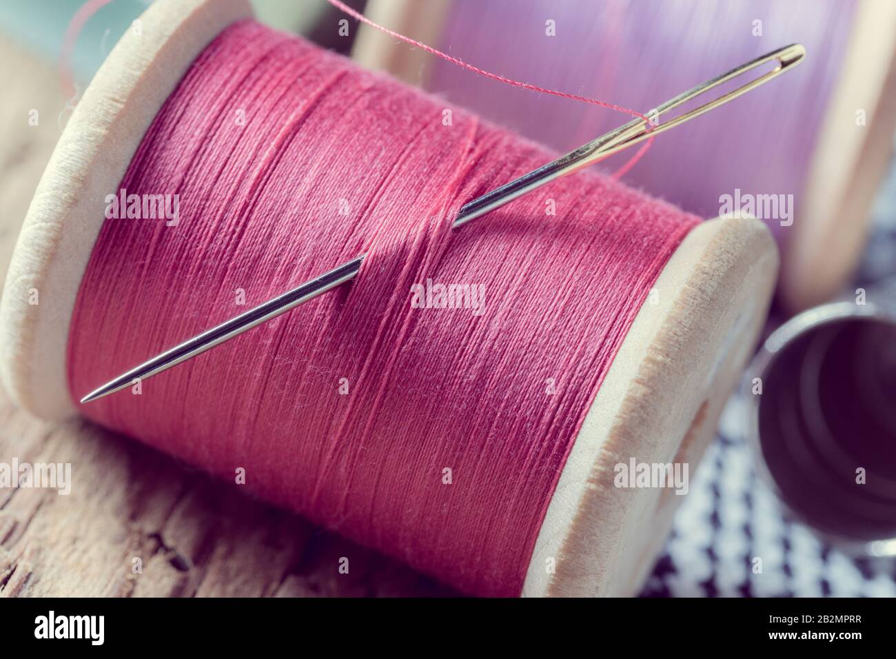 spool of thread with needles and thimble Stock Photo - Alamy