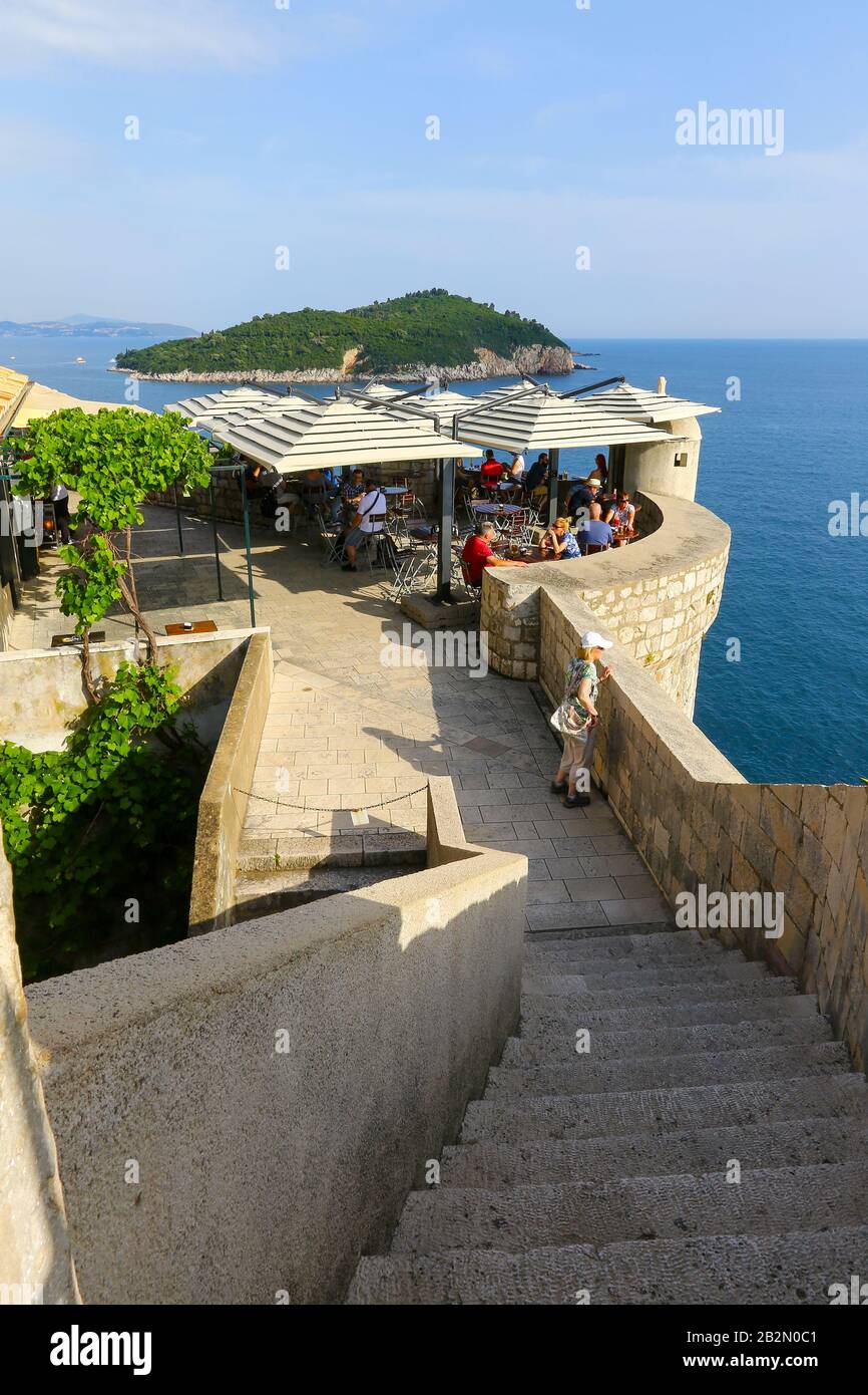 The medieval city walls, Dubrovnik, Croatia Stock Photo - Alamy