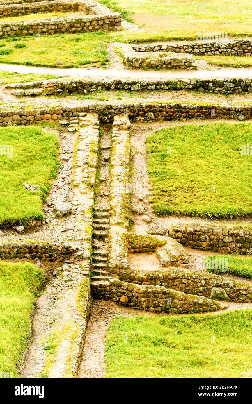 Inca Silo Building Ruins At Ingapirca Modern Ecuador Stock Photo - Alamy