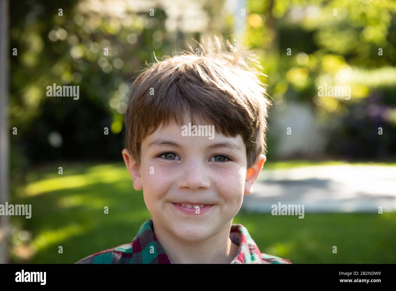 Outside summer lifestyle hi-res stock photography and images - Alamy