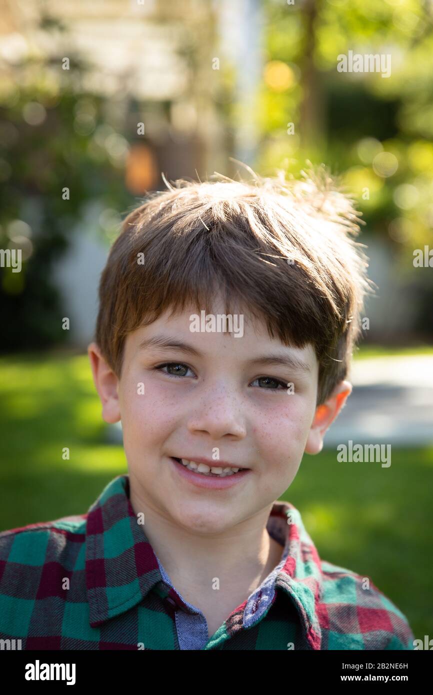 Boy outside in summer Stock Photo - Alamy