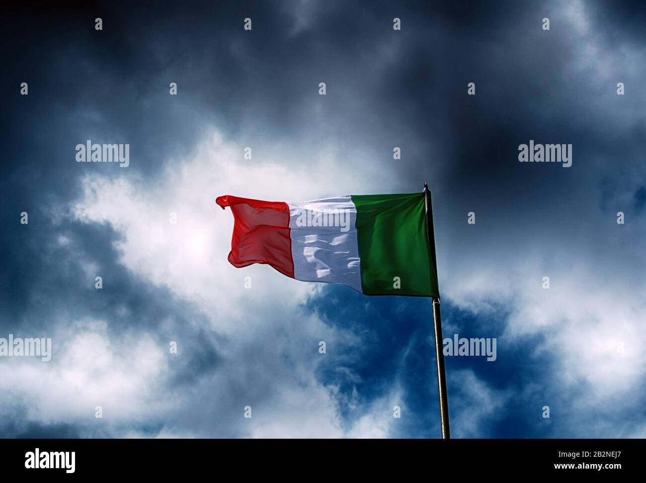 Italy flag and dramatic clouds Stock Photo - Alamy