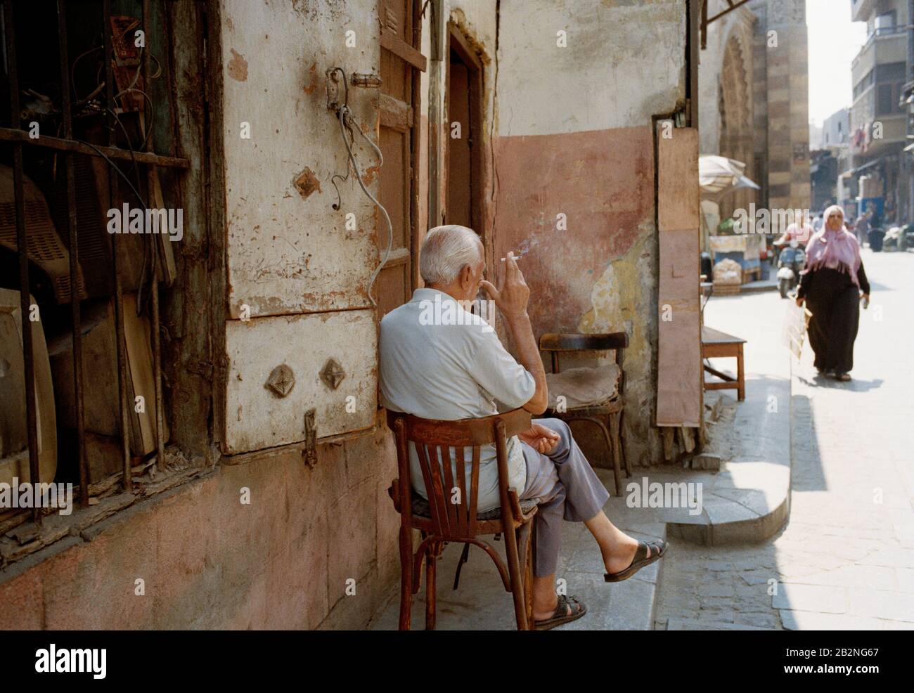 Travel Photography - Street scene in Islamic Cairo district of the city ...